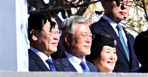 文 이재명 만난 자리에서 어렵게 이룬 민주주의 절대 후퇴 안 돼