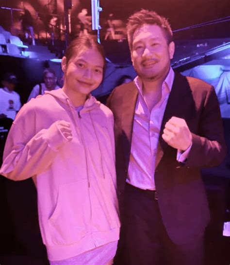 Interview With Anna « Supergirl Jaroonsak Nicknamed « The Knee Kick