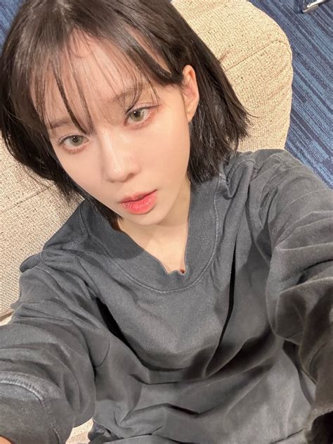 공식 트위터에 올라온 윈터 셀카 걸그룹연예인 움짤저장소 공식 트위터에 올라온 윈터 셀카 걸그룹연예인 움짤저장소