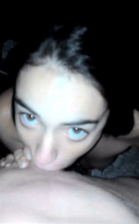 Foto Doe Eyed Brunette Amateur Going Balls Deep Sucking