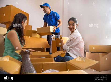 Packing Stacking Boxes Hi Res Stock Photography And Images Alamy