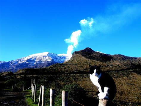 Emisión De Ceniza Del Volcán Nevado Del Ruiz La Ciber Radio