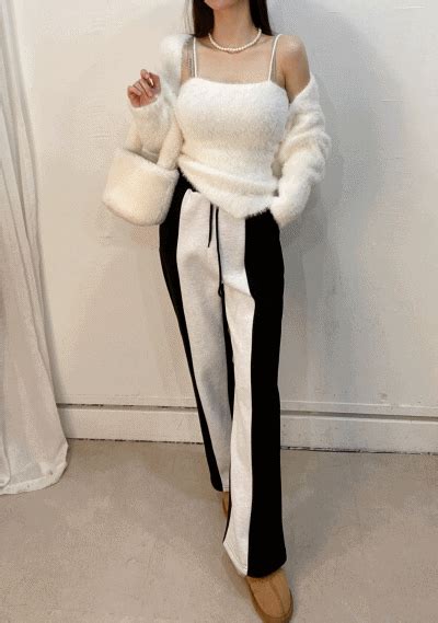 스트릿무드 반반 배색 도톰 기모 와이드핏 일자 팬츠 2컬러 겨울바지 캐주얼바지 기모와이드팬츠 스트릿팬츠 데일리3344 에이블리