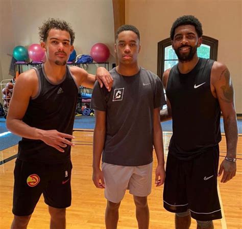 灵巧后卫！媒体晒欧文与特雷 杨一起训练合影虎扑nba新闻