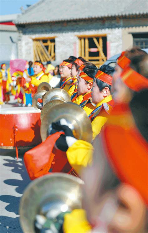 传统民俗年味浓 载歌载舞迎新春