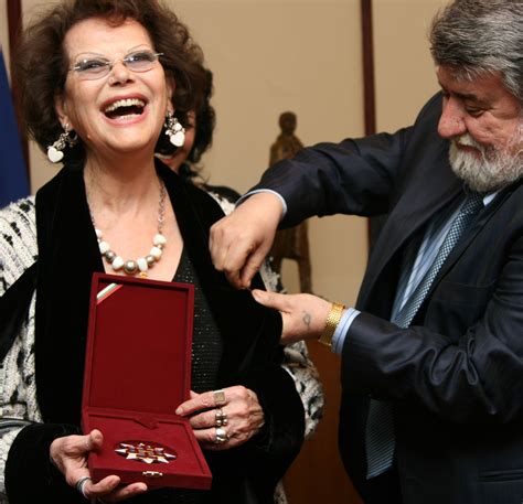 Вежди Рашидов връчва наградата Златен век на Клаудия Кардинале Лайф Dir Bg