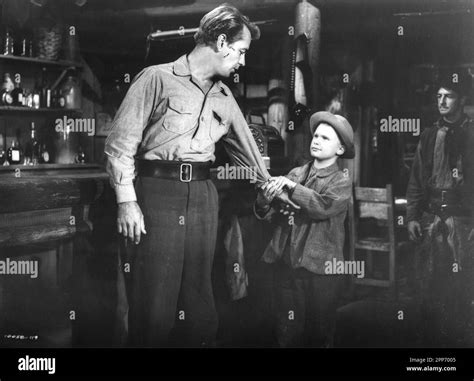Alan Ladd Brandon De Wilde Bw Scene Shane 1953 Director George Stevens