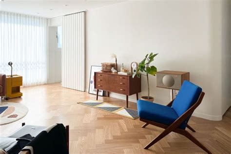 따뜻한 온기가 반영된 미드센츄리 모던 하우스 모던 인테리어 거실 아이디어 아파트 가구 배치