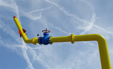 위기 무기로 변하는 가스 파이프 유럽의 에너지 안보에 대한 위협의 개념 로켓의 흔적이있는 하늘의 배경에 대한 3d 그림 깨짐에 대한 스톡 사진 및 기타 이미지 Istock