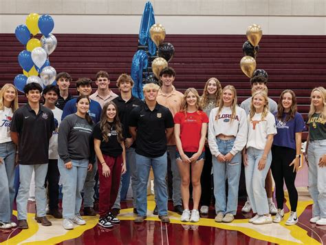 18 Dsisd Athletes Sign To Compete At Next Level