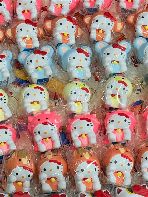 ♡̊̈ 퐁실구름 잡화점 ♡̊̈ ☁️ 10월 홍콩발매 키티인데 쇼트가능성이 많아요🥹💗 쇼트는 정확하게 입고전까지 알 수 없기에 쇼트가능성 염두하고 예약 소량 진행