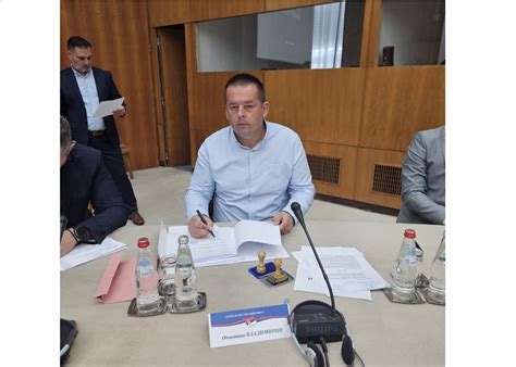 Потписан уговор за куповину минибуса Општина Владимирци