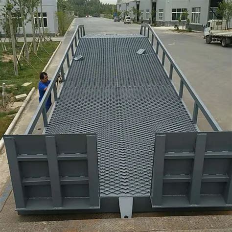 Hydraulic Warehouse Ramp Adjustment Height Truck Mobile Loading Ramp Dock Ramp And Dock Leveler