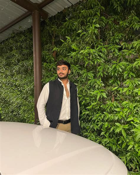 Dev Patel One Man With A Gun Can Control 100 Without One🤴🏽 Instagram