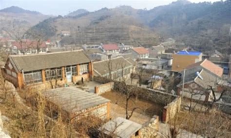 河北因国学改名的小山村家家张贴弟子规村民院墙都是画儿