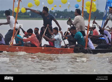 Agartala India 10th Sep 2017 Indian Oarsmen Row Boats During The Traditional Annual Boat