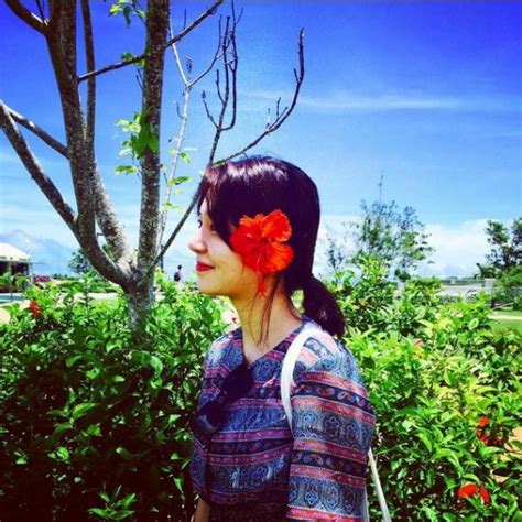 백진희 평화로운 일상 사진 공개 꽃을 단 여자 텐아시아