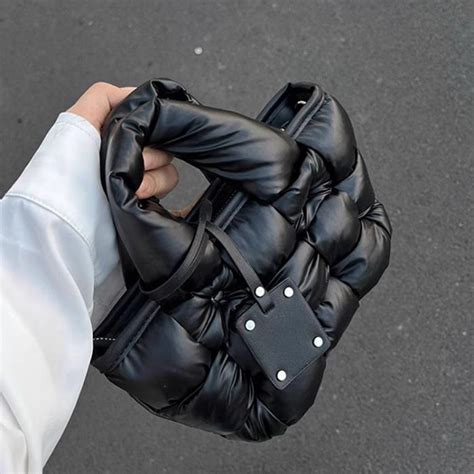 토바 당일발송 블랙 미니 퀄팅 패딩백 누빔 퍼프백 구름백 데일리손가방 Tvb002