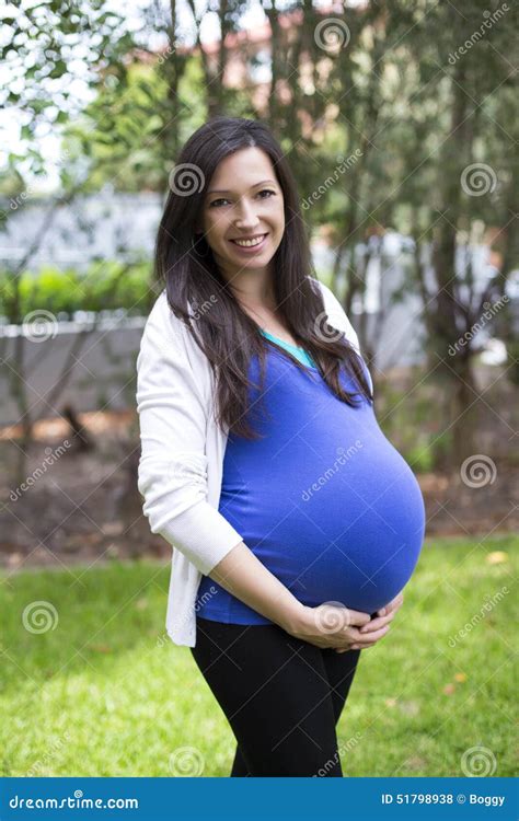 Gravid Kvinna Arkivfoto Bild Av Lyckligt F Rv Nta Moder