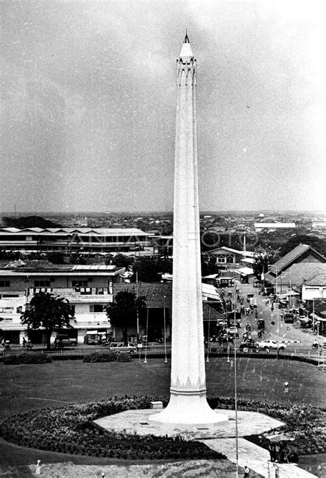 Tugu Pahlawan Antara Foto