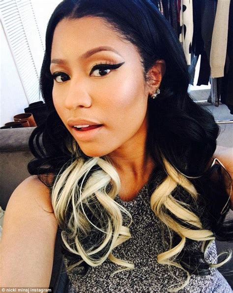 Nicki Minaj Shows Off Her Pert Posterior And Blonde Highlights Nicki Minaj Pictures Nicki