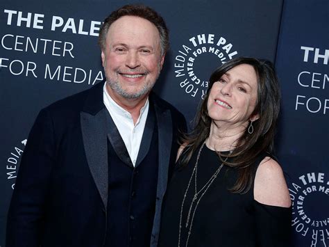 Who Is Billy Crystal S Wife All About Janice Crystal