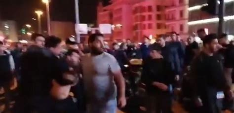 عناصر حزبية تشتبك مع المتظاهرين على جسر الرينغ فيديو