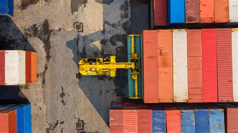 컨테이너 내보내기 및 가져오기 사업과 물류 배 크레인에 의해 항구 화물 배송 전송 국제 물 공중 보기 및 평면도입니다 0명에 대한 스톡 사진 및 기타 이미지 Istock