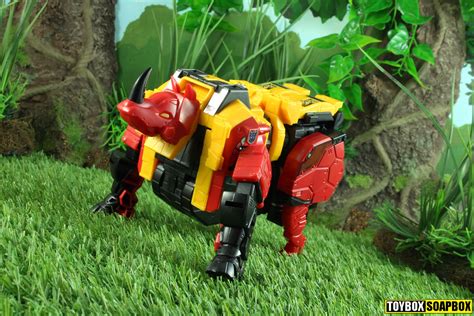 Power Of The Primes Titan Class Predaking Review Toybox Soapbox