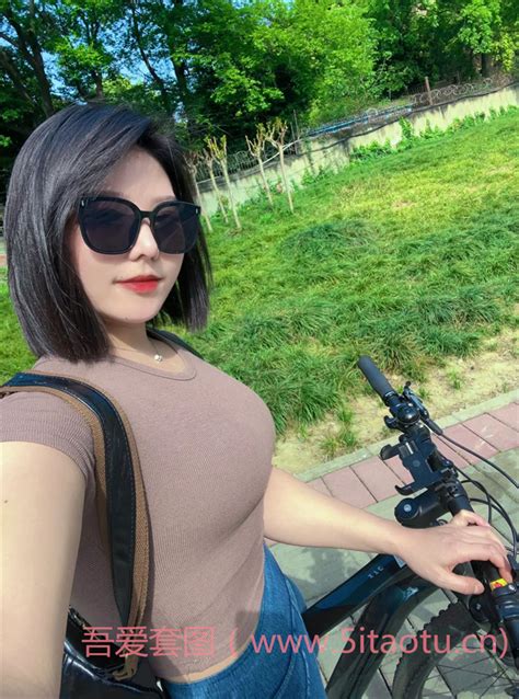 Yc306 339p39v 气质微胖女神健身瑜伽登山休闲漂亮小姐姐美女日常生活照【我要套图网】