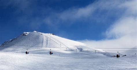 눈과 겨울 저녁에 스키장에서 곤돌라 및의 자 리프트의 파노라마 보기 겨울에 대한 스톡 사진 및 기타 이미지 겨울 공중 케이블 카 관광 리조트 Istock