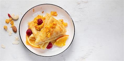 맛있는 아침 식사를 위해 오렌지 소스와 라즈베리를 곁들인 크레이프 수제트 0명에 대한 스톡 사진 및 기타 이미지 0명 감귤류 과일 과일 Istock