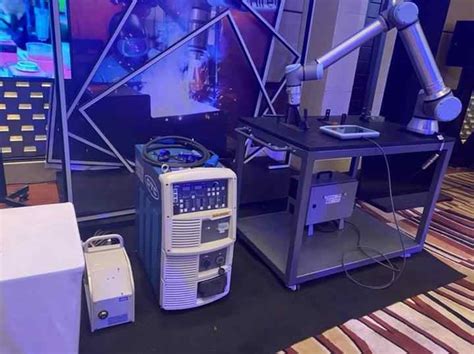 Ur3 Cobot Robot With Robotiq Gripper And Cognex Visual System