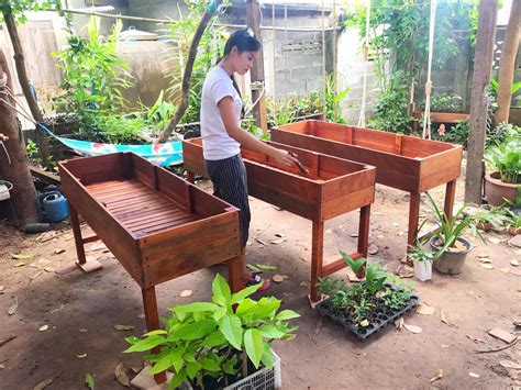 3 กระบะนี้ ส่งคุณอิศรา คลองสาน กทม ครับ ขนาด 50cm X 150cm สูง 75cm ลึก 25cm สีวอลนัท ส่งถึงที่