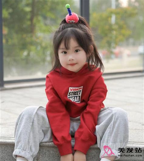 小女孩好看扎发 简单大方又个性 儿童发型 美发站