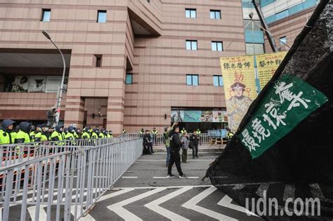 秋鬥訴求終結「綠色恐怖」 賴清德總部前貼「罄竹難書」符咒 2024大選前哨站 要聞 聯合新聞網