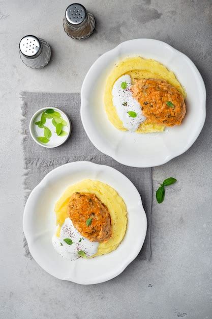 Premium Photo Lazy Cabbage Rolls With Mashed Potatoes And Sour Cream