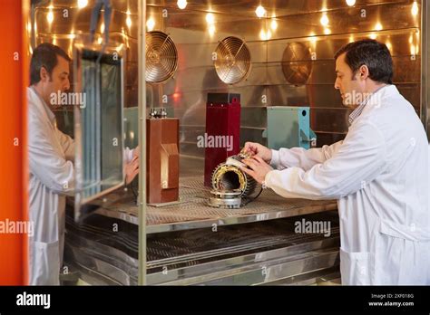 Test Climate At High And Low Temperatures Climate Chamber Artificial