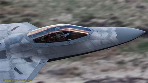 F 35戦闘機やc 17軍用輸送機が超低空で目の前を旋回していくイギリスの有名スポット「mach Loop」 Gigazine