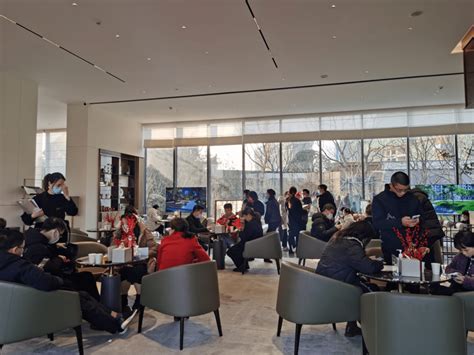 长沙楼市回暖：千余看房客春节期间涌进售楼部，成交现企稳迹象丨新春走基层项目市场信心数据