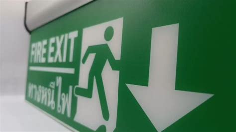 ป้ายไฟฉุกเฉินป้ายทางหนีไฟลูกศรชี้ ลง ป้ายทางหนีไฟแบบแขวน Led ป้ายไฟฉุกเฉิน Fire Exit Th