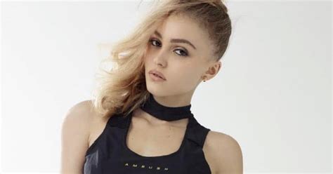 조니 뎁 딸 19세 릴리 로즈 뎁 샤넬의 요정