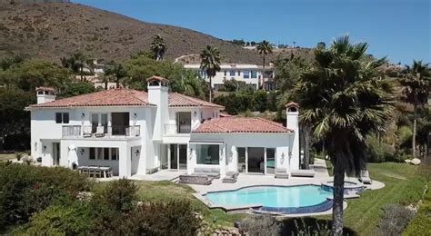 Inside Miley Cyrus Million Home With Photos