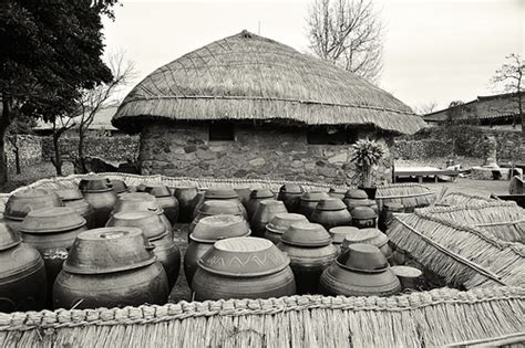 오래된 느낌의 빈티지한 분위기의 흑백 풍경사진 유토이미지 상세페이지 베이직샵 사진 21449711