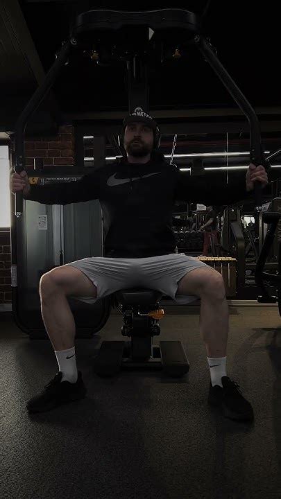 Говорят он до сих пор еще занимается в зале и никуда не поехал Youtube