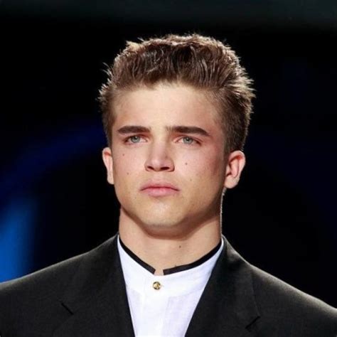 Чоловічі зачіски для овального обличчя