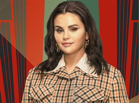 Get Selena Gomezs Look From Only Murders In The Building