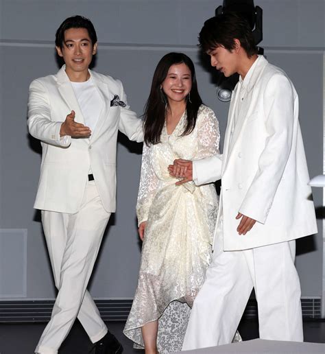 「星降る夜に」吉高由里子「雪降る」秘話 北村匠海が手とりエスコート 誕生日の夜空を再現 ドラマ写真ニュース 日刊スポーツ
