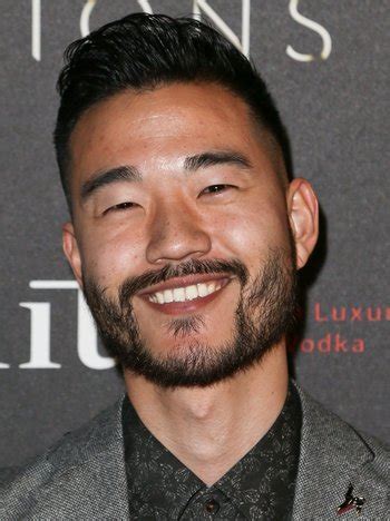 Daniel Isaac Shirtless