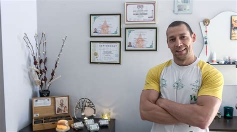 Rosies Massage Рефлексотерапия Прилага се дозиран натиск чрез палци пръсти и ръце за да